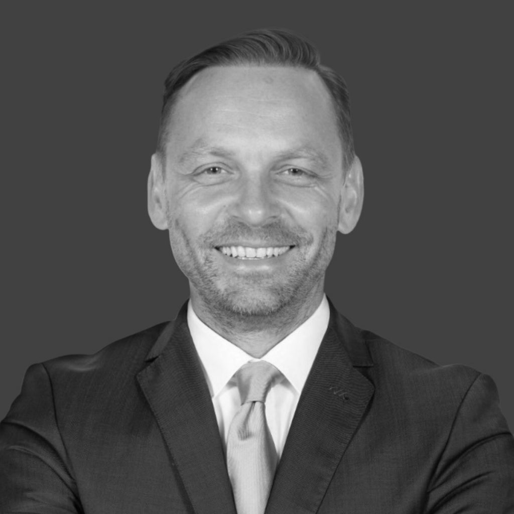 LEADERSHIP: About us - PHOENIX GLOBAL